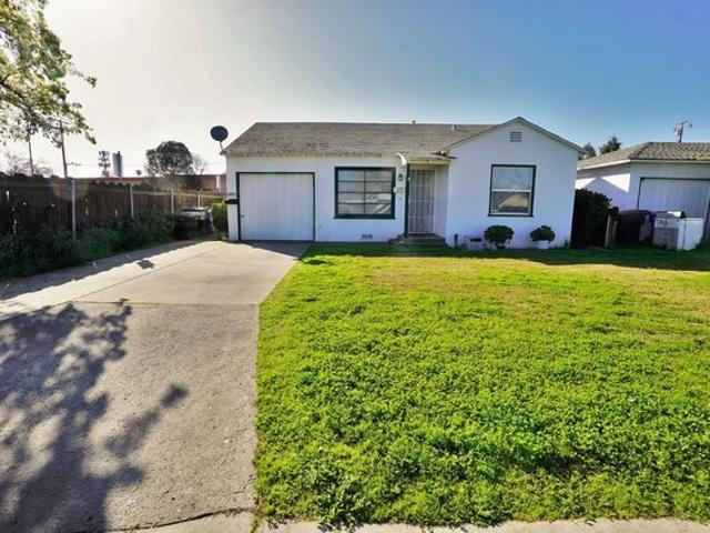 605 E Myrtle St, Hanford, CA 93230