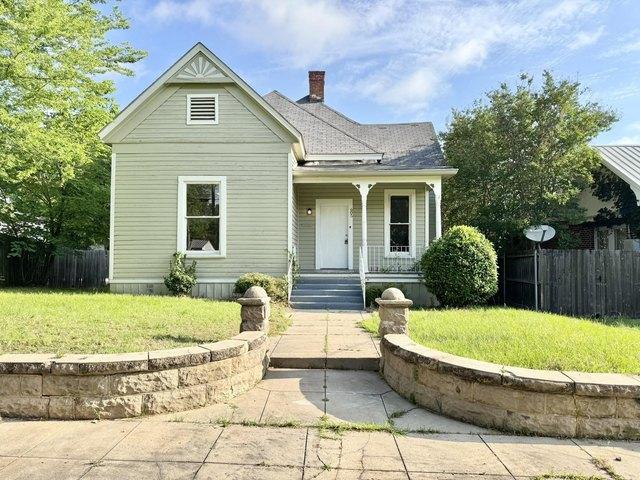 605 E Rusk St, Marshall, TX 75670