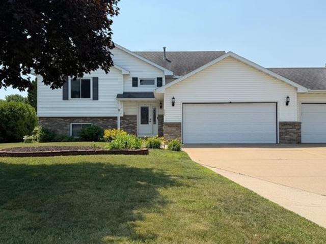 605 E South St, Belle Plaine, MN 56011