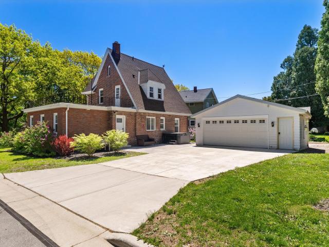 605 East Riverside Dr