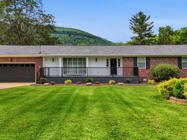 605 Falls View Dr, Hixson, TN 37343