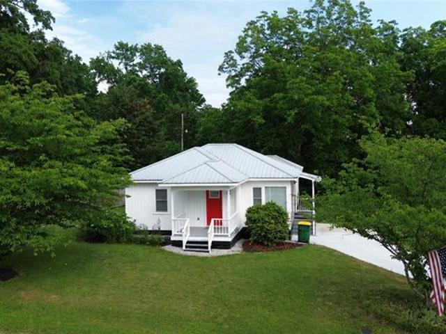 605 Hampton St, Iva, SC 29655