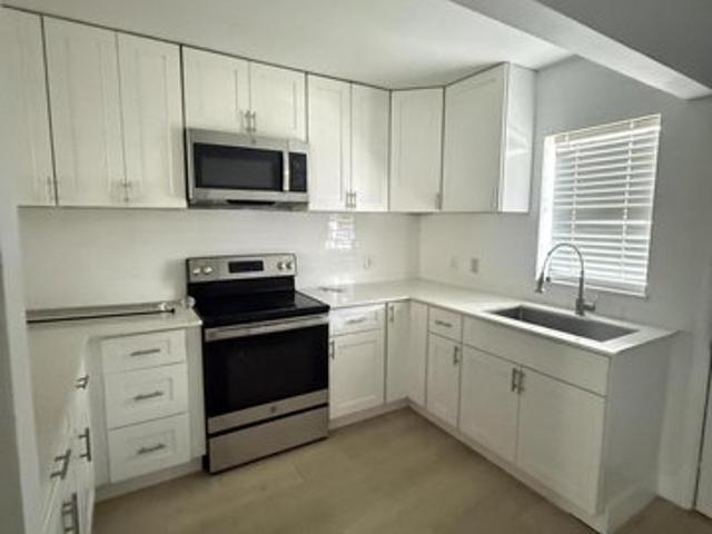 605 Ixoria Ave Apt 4, Fort Pierce, FL 34982