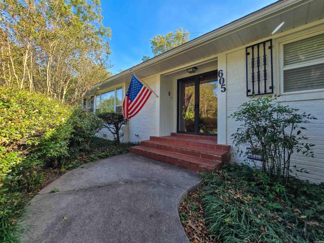 605 Julianne Street