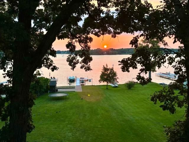 605 Lake Shore Boulevard