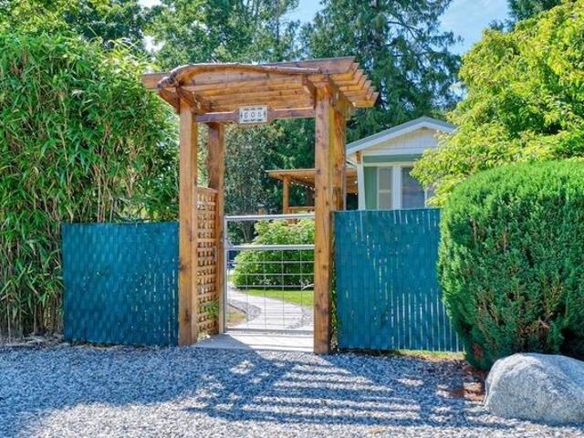 605 Mallard Ln, Point Roberts, WA 98281
