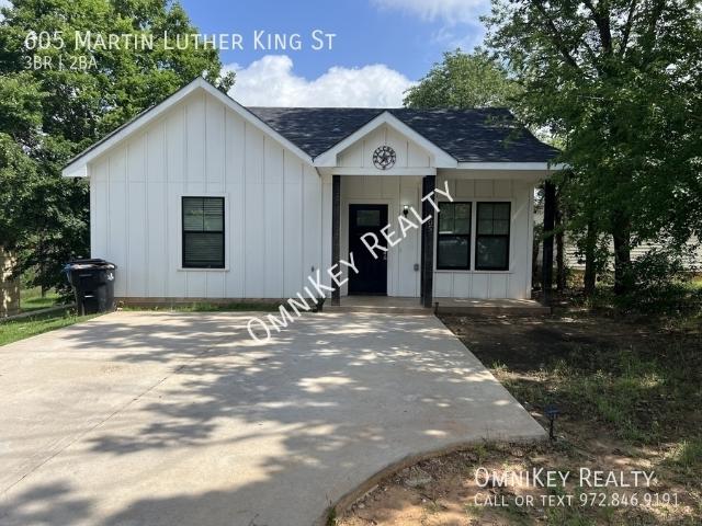 605 Martin Luther King St, 3 beds, 2 full baths
