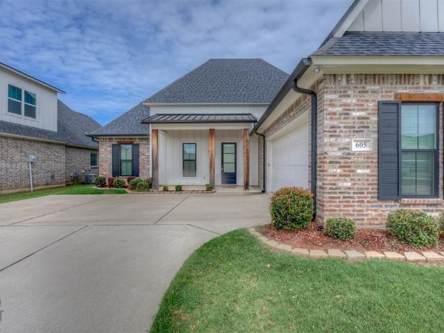 605 Meridian Way