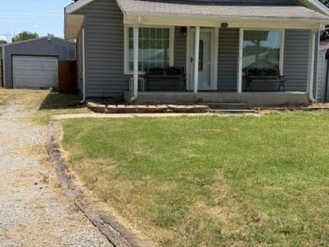 605 N Burgess St, Holdenville, OK 74848