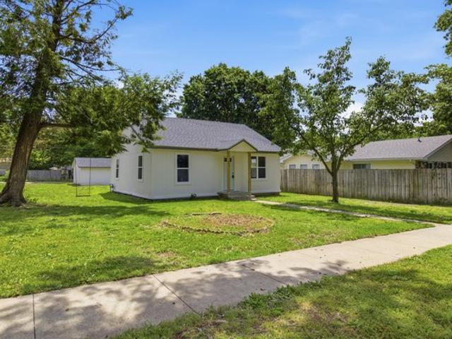 605 N Lincoln Ave, Monett, MO 65708