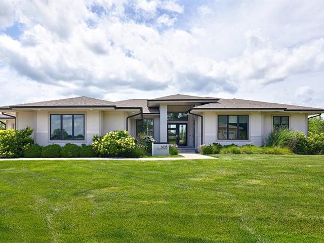 605 S Tiburon Cv, West Des Moines, IA 50266