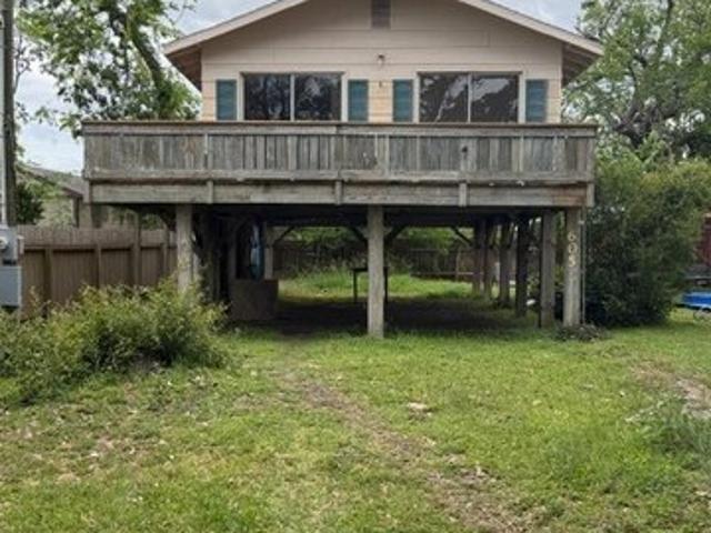605 S Guadalupe St, Port Lavaca, TX 77979