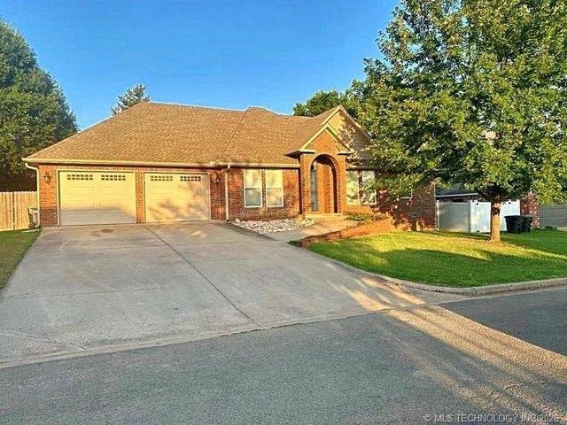 605 S Oak Ave, Tahlequah, OK 74464