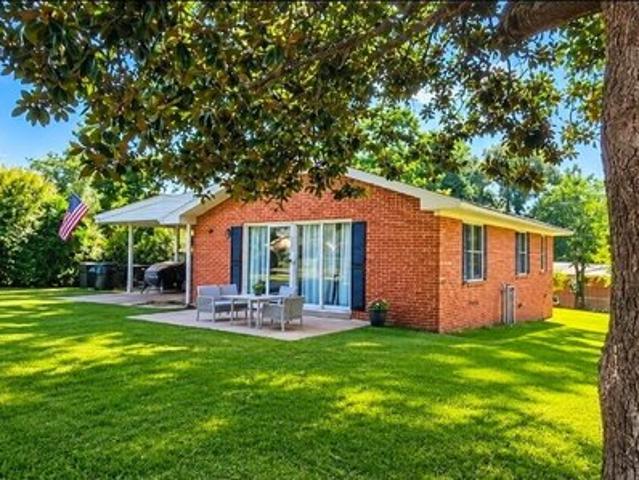605 Peachtree Dr, Thomaston, GA 30286