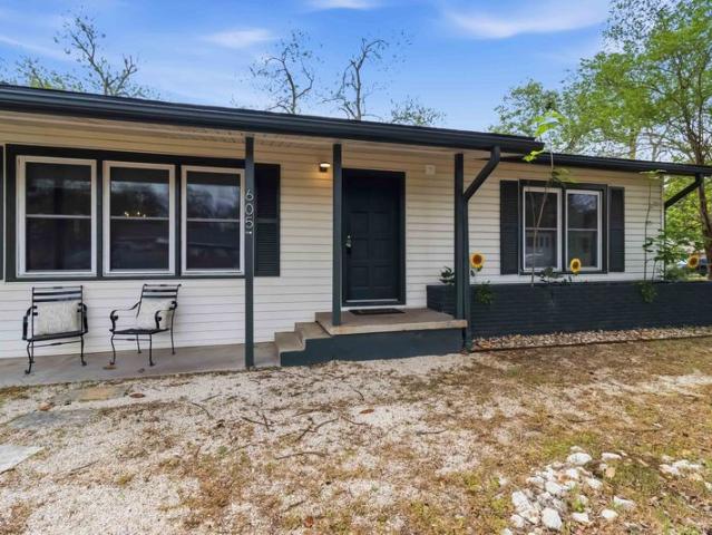605 W 11th St, Elgin, TX 78621 | MLS #9914 | Compass