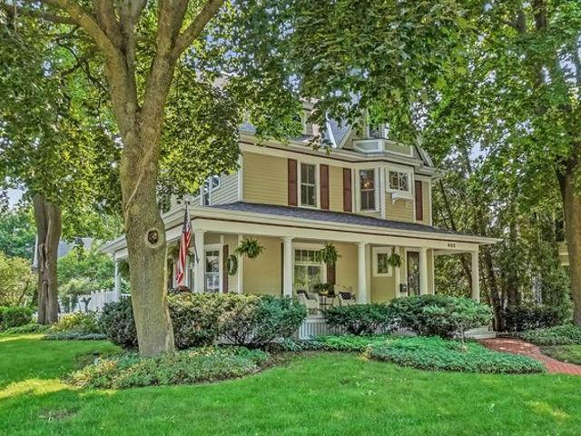 605 W Wisconsin Ave, Oconomowoc, WI 53066
