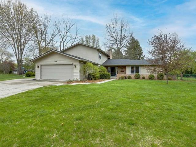 605 Woodhaven Pl, Midland, MI 48640