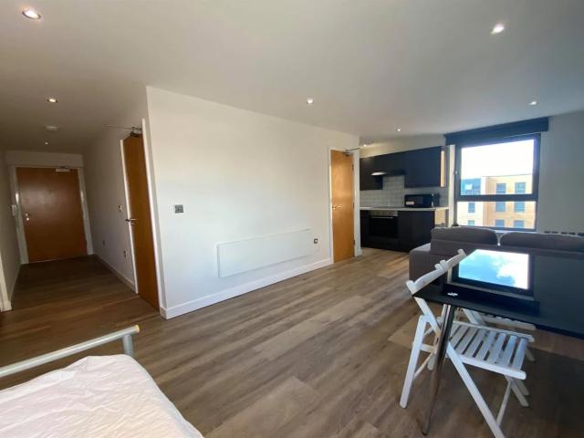 605, West One Cube, City Centre, S1