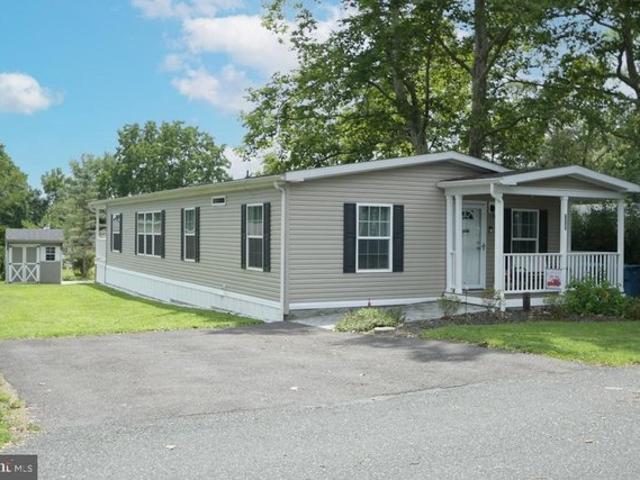 605 Willow Dr, Green Lane, PA 18054