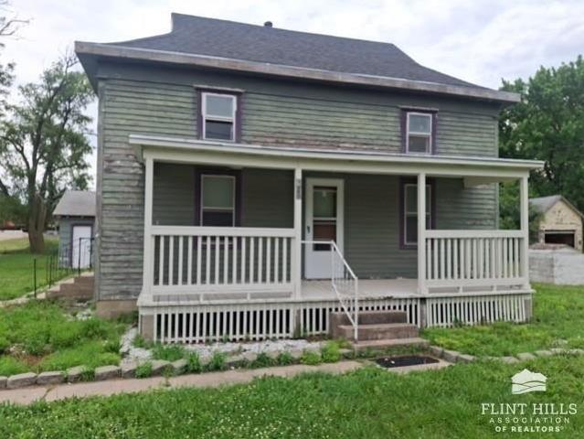 605 Topeka Ave, Lincolnville, KS 66858