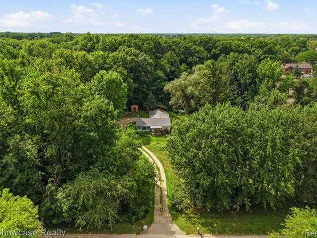 60677 9 Mile Rd, Lyon Township, MI 48178