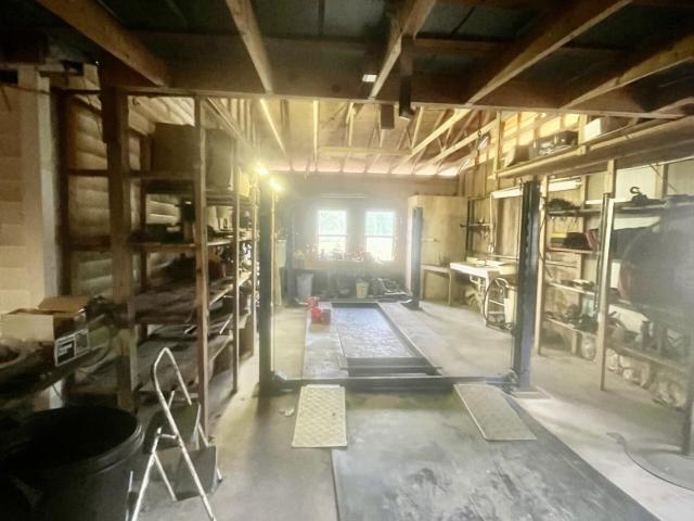 6068 Charleston Highway