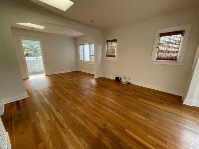 60618227 638 Flower Ave