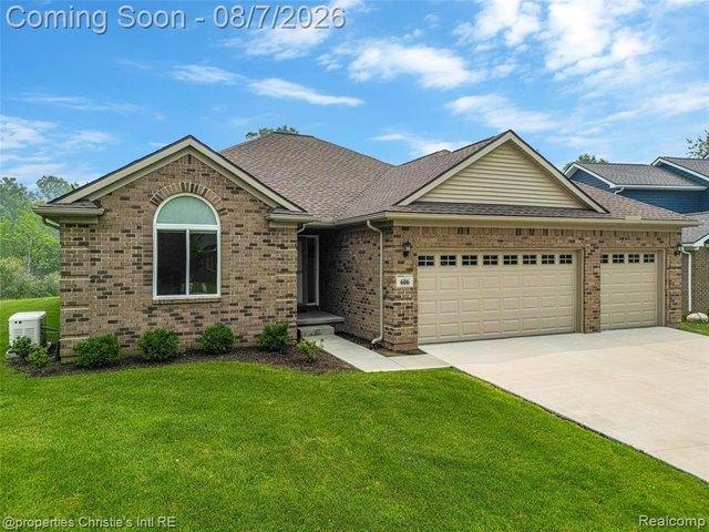 606 6th St, Fenton, MI 48430