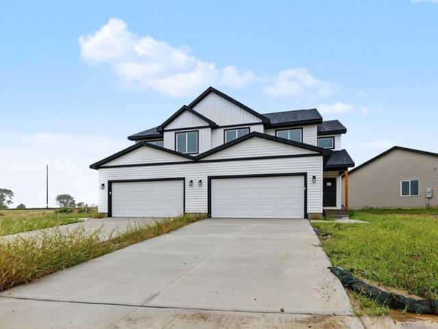 606 Cottonwood Ave, Woodward, IA 50276