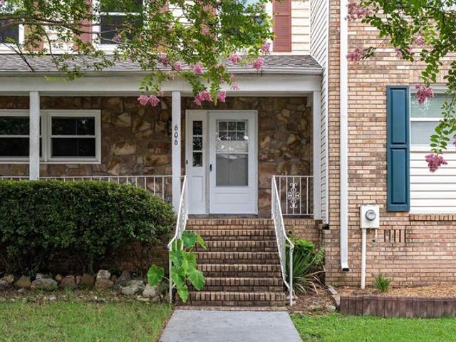606 Cahaba Manor Ln, Pelham, AL 35124