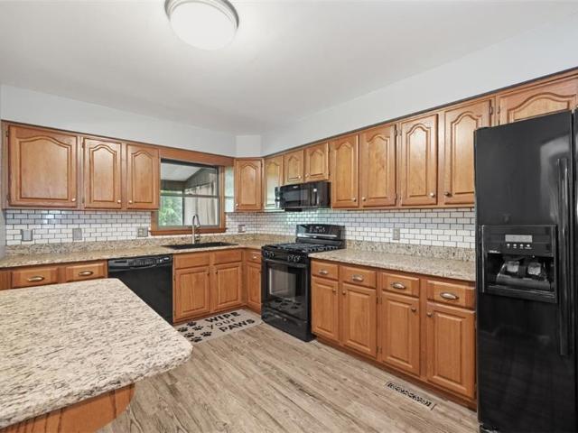 606 Canterbury Dr, Coraopolis, PA 15108 | MLS #1751 | Compass