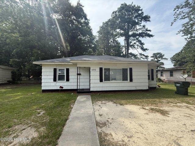 606 Greenmead Dr, Kinston, NC 28501