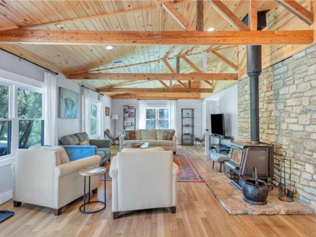 606 Deer Creek Cv