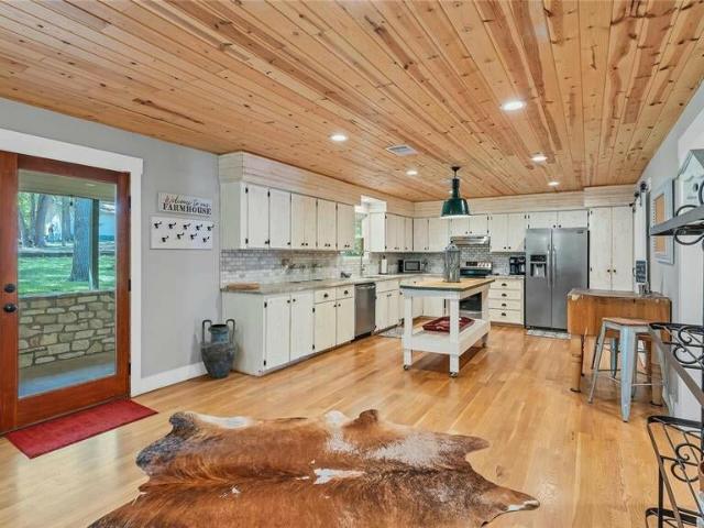 606 Deer Lake Cv, Wimberley, TX