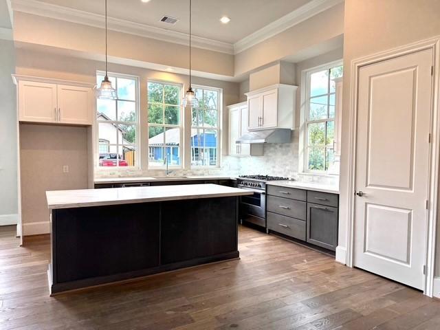 606 Delmar