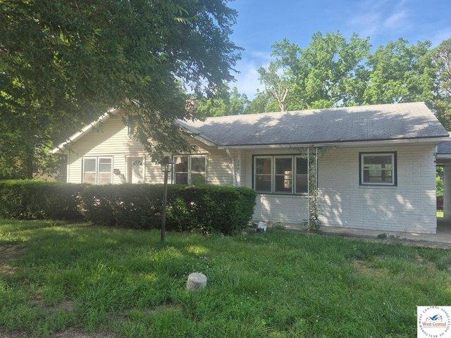 606 E Colorado Rd, Windsor, MO 65360