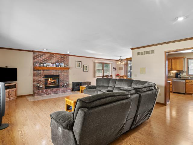 606 E Edgelawn Drive