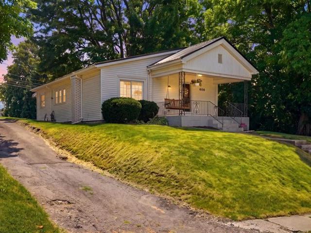 606 E Main St, Albion, IN 46701