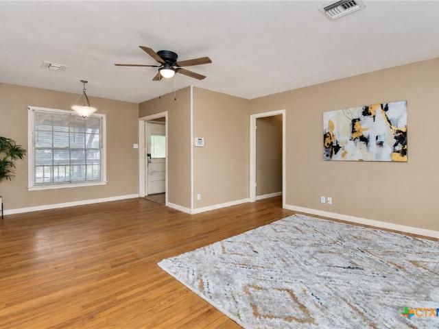 606 E Mesquite Lane