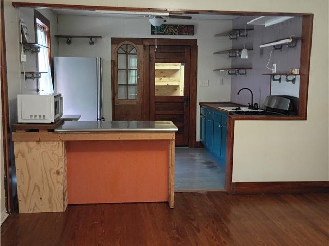606 E Newman