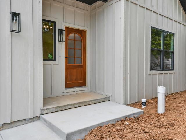 606 E Oak Leaf Court