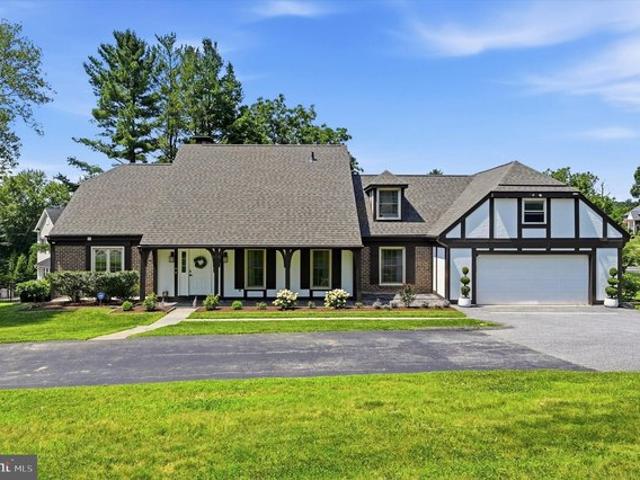 606 Foxfields Rd, Bryn Mawr, PA 19010