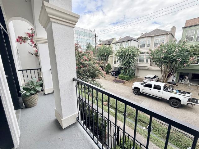 606 Knox Street