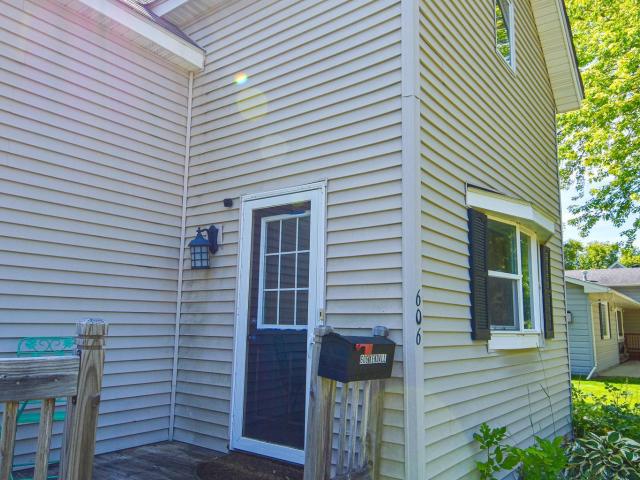 606 Kendall Avenue S