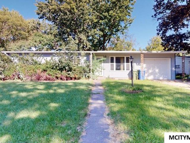 606 J St, Charles City, IA 50616