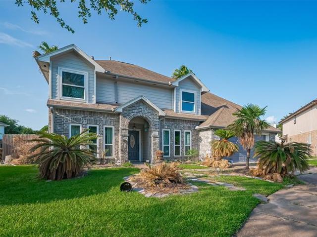 606 Oak Hill Dr, Kemah, TX 77565