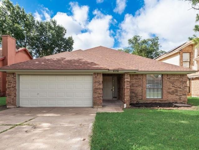 606 Oakland Hills Dr, Arlington, TX 76018