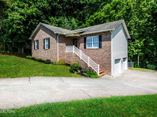 606 Liverpool Lane