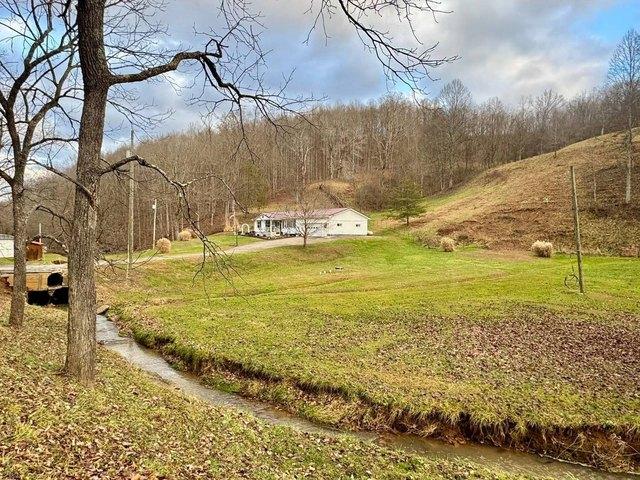 606 Linden Rd, Looneyville, WV 25259