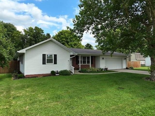 606 N Adams St, Fithian, IL 61844